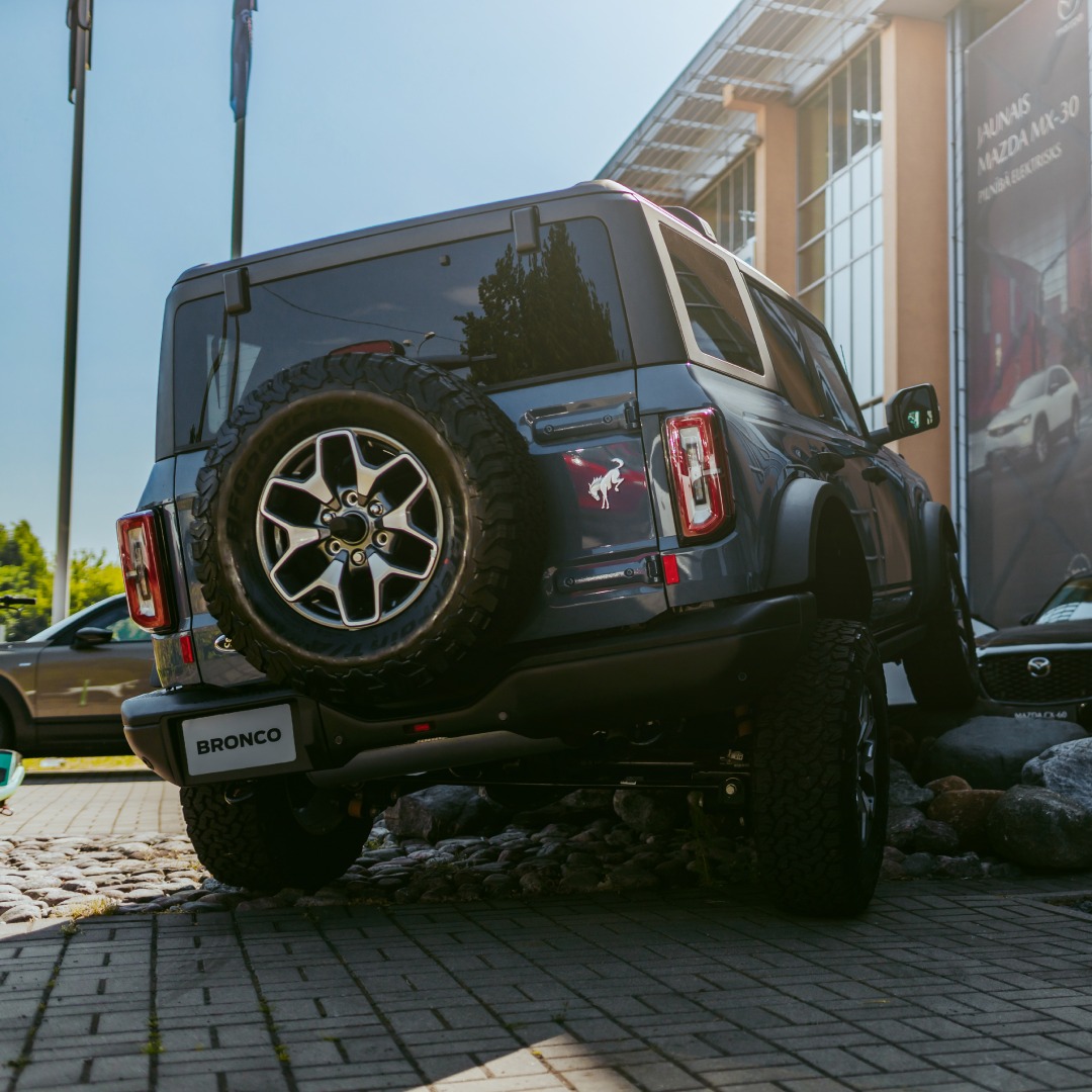 Ikoniskais 'Ford Bronco' ierobežotā skaitā būs pieejams arī Eiropā ...